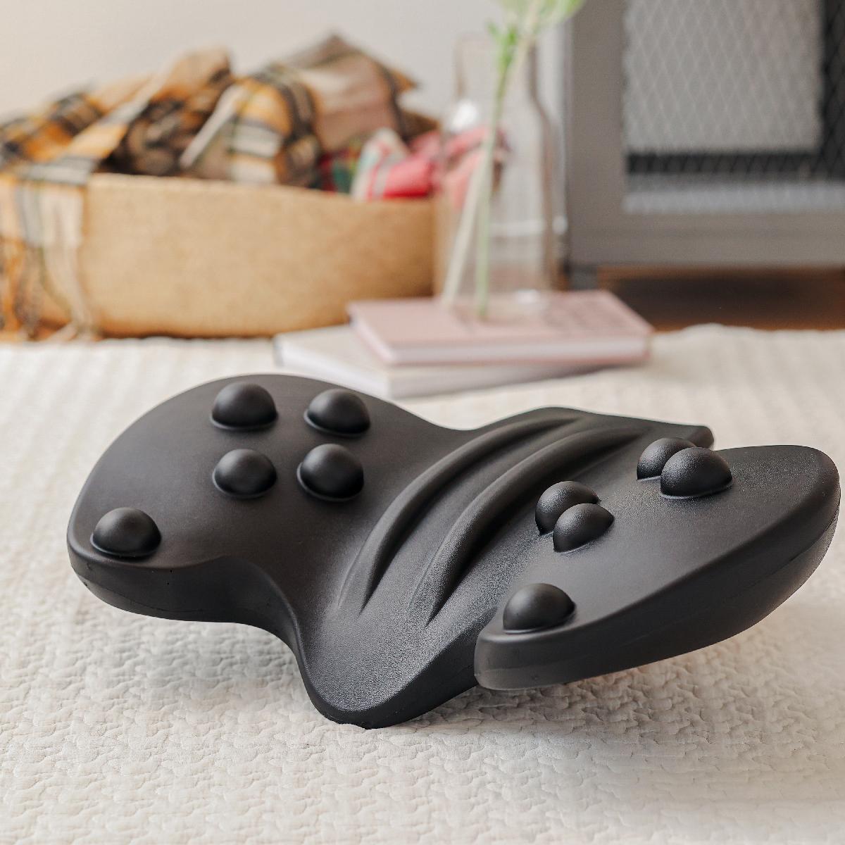 每日 5 分鐘！整復師監製！按摩放鬆又好眠 ~ RAKUNA 美背健康按摩枕 & 美姿健康骨盆墊｜日本好物調查局